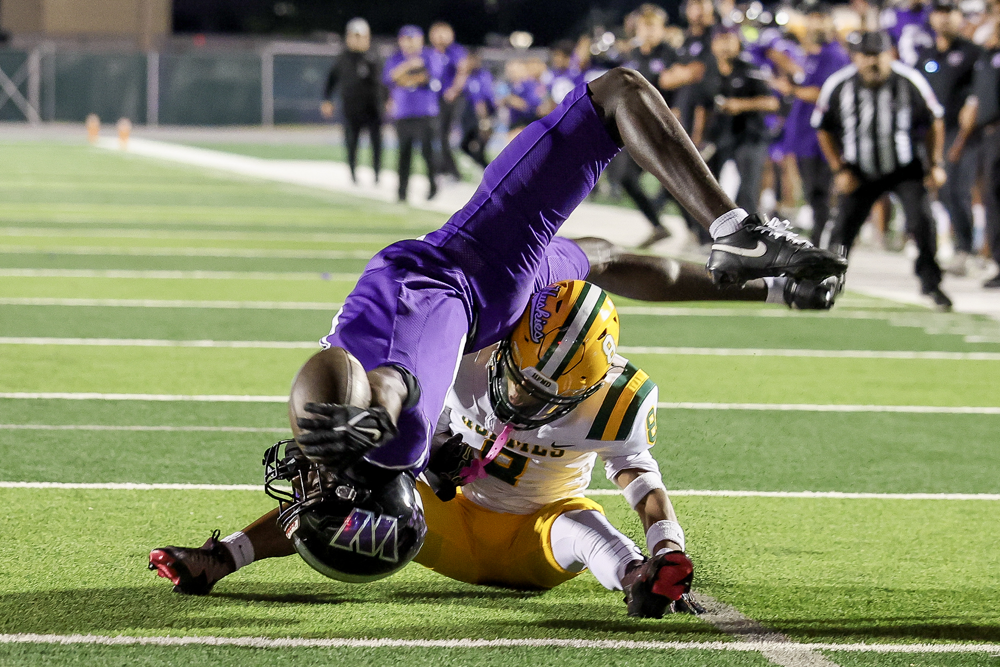 Julius Daniel's acrobatics help Warren football take down Holmes