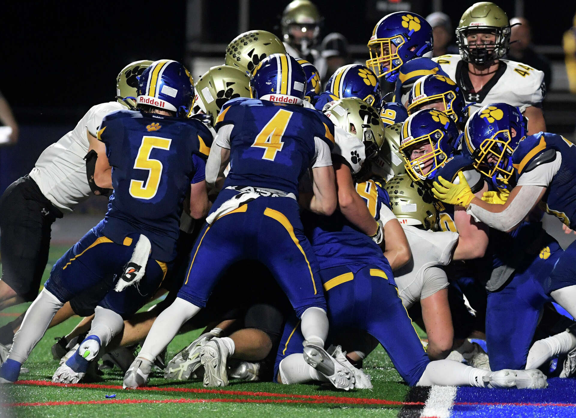 Hand defense dominates Brookfield in Alliance action