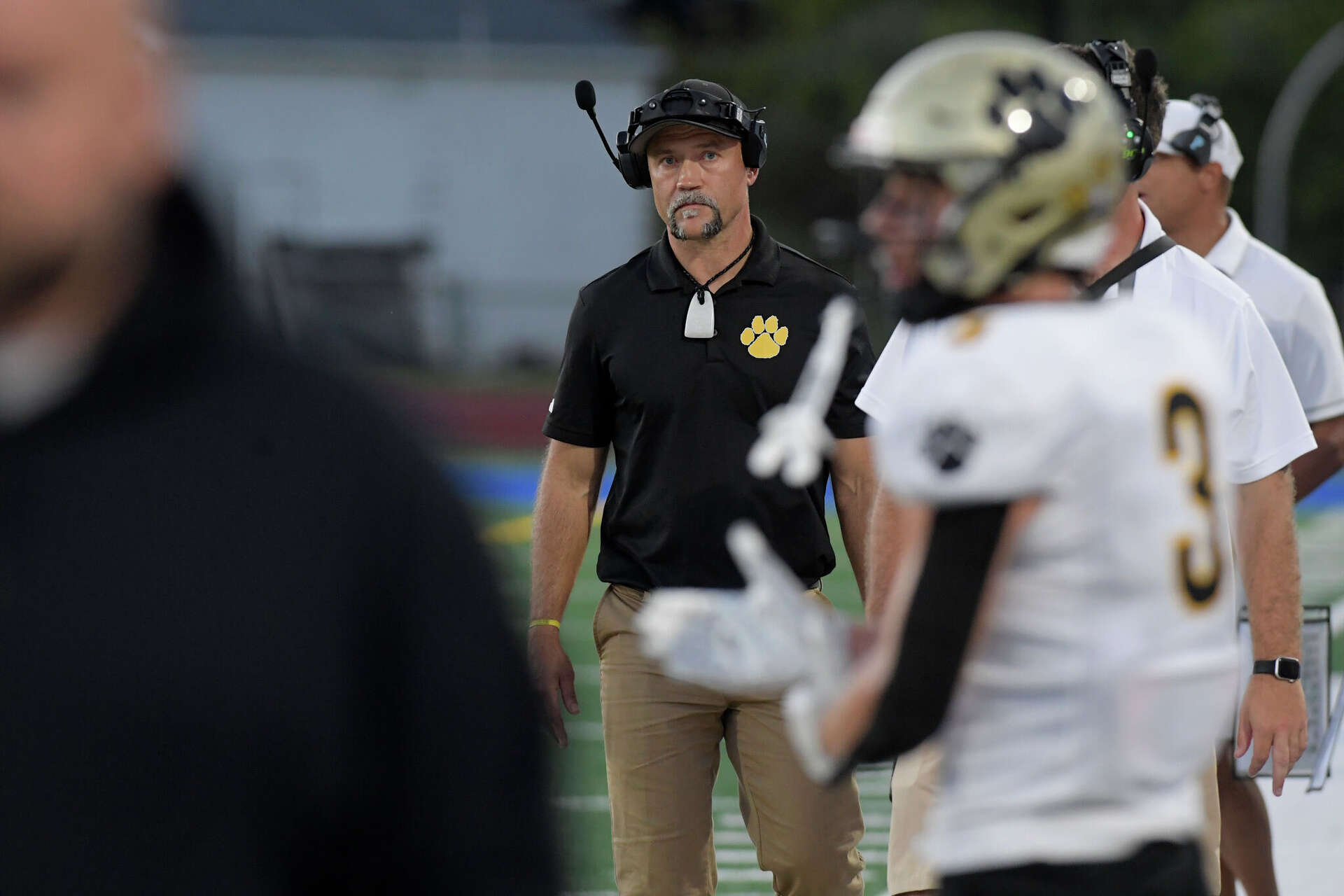 Hand defense dominates Brookfield in Alliance action