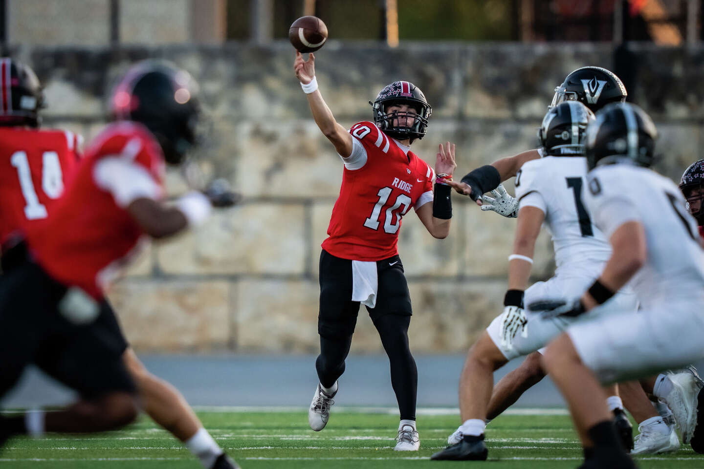 High school football: Vandegrift beats Vista Ridge in key district win