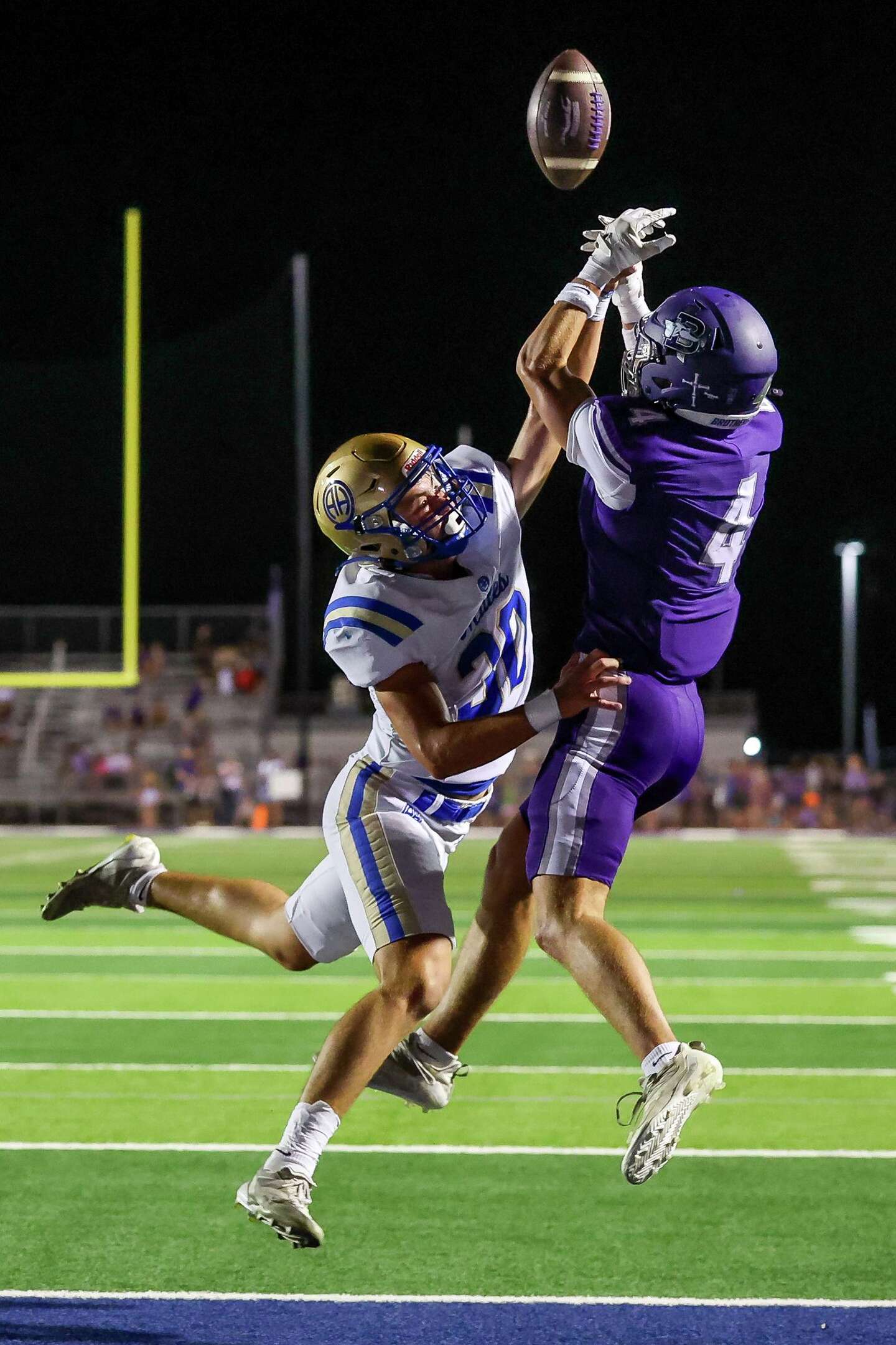 Boerne football beats Alamo Heights in District 13-5A-II shootout