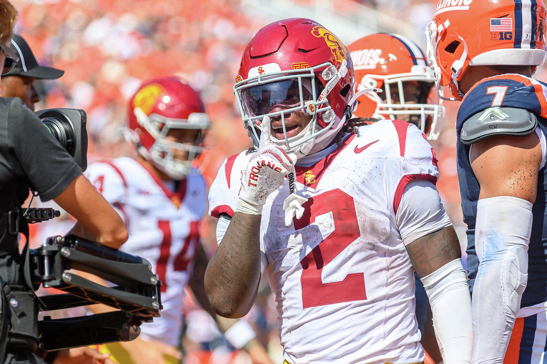 Video: Illinois kicker David Olano field goal beats USC football