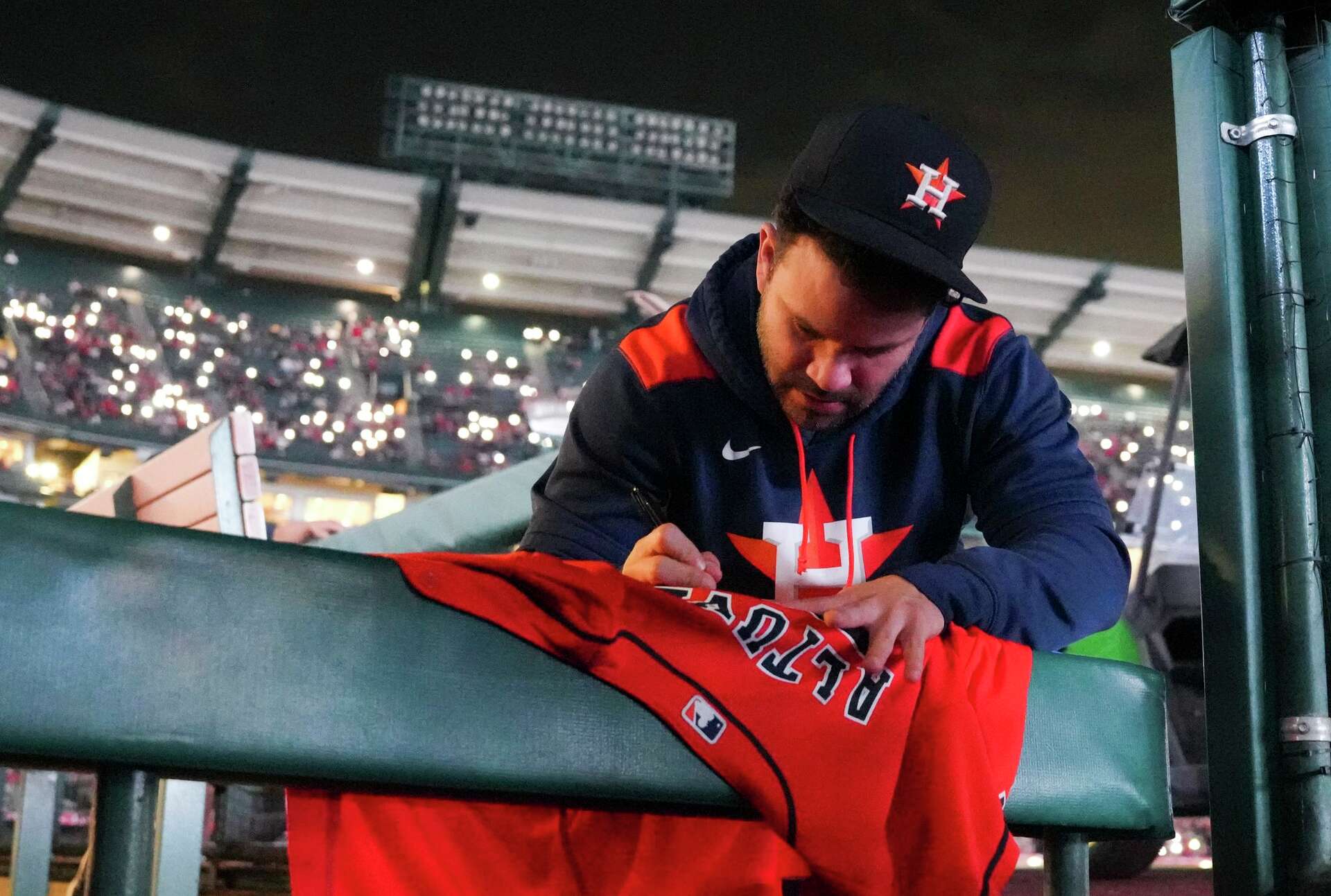 Astros' Jose Altuve played with 'pretty painful' foot ailment