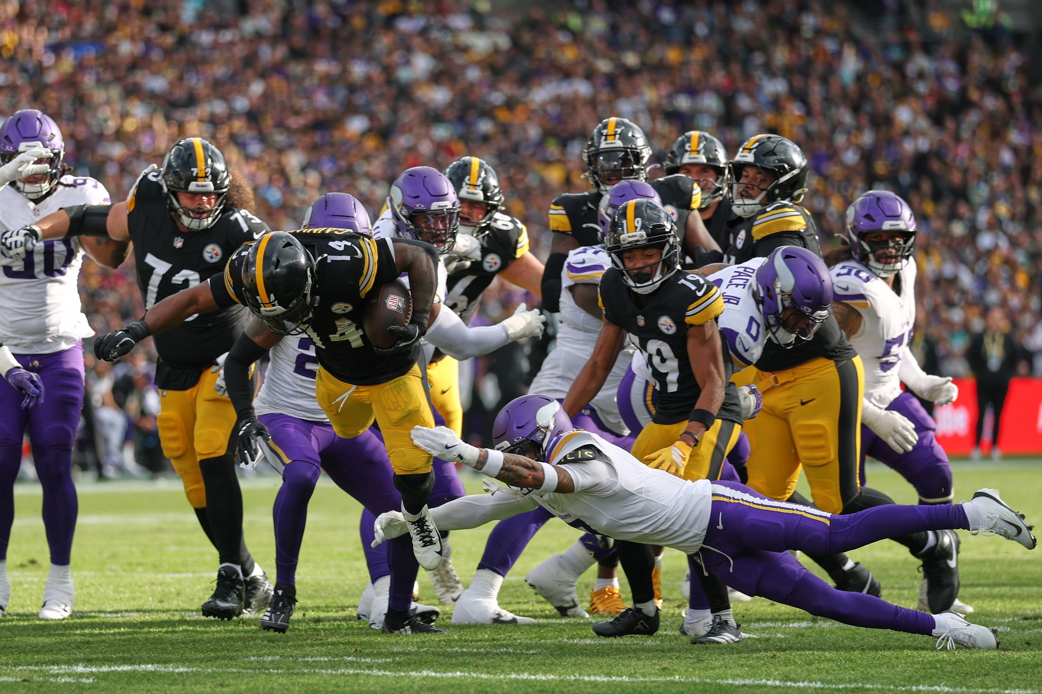 Steelers hold on for 24-21 win over Vikings in NFL's first regular-season game in Ireland