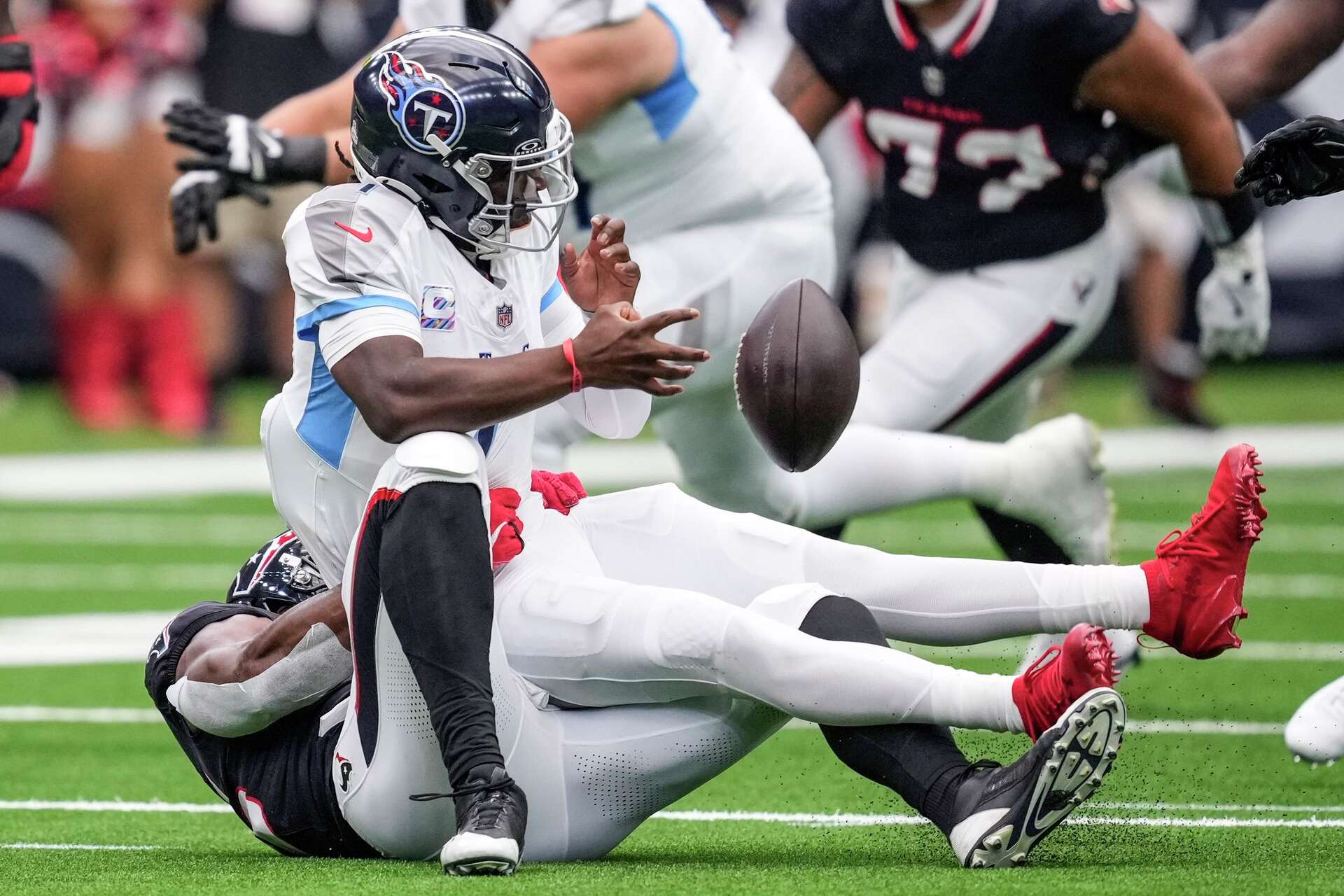 Houston Texans rout Tennessee Titans for season's first win