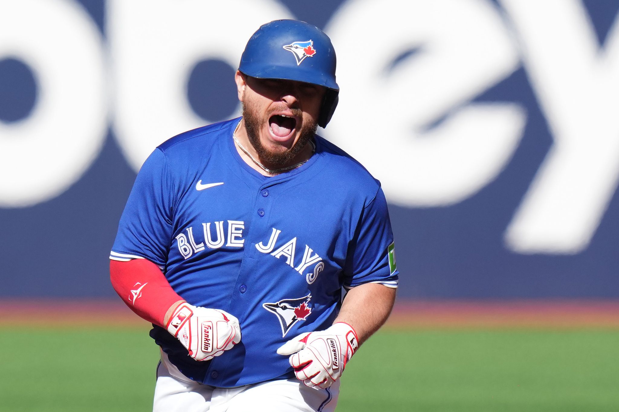 Kirk hits 1st career slam as Blue Jays clinch 1st AL East title in decade with win over Rays