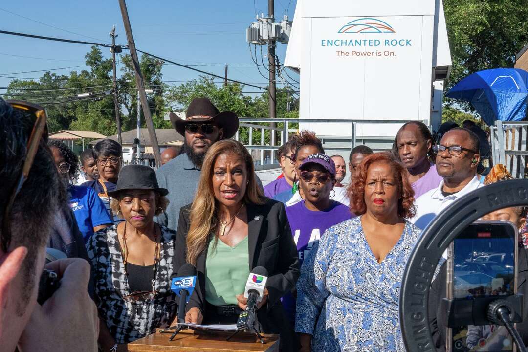 Houston's Kashmere Gardens gets permanent generator for resilience hub