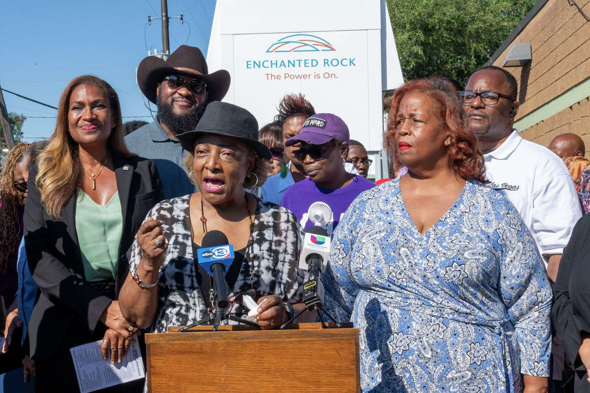 Houston's Kashmere Gardens gets permanent generator for resilience hub