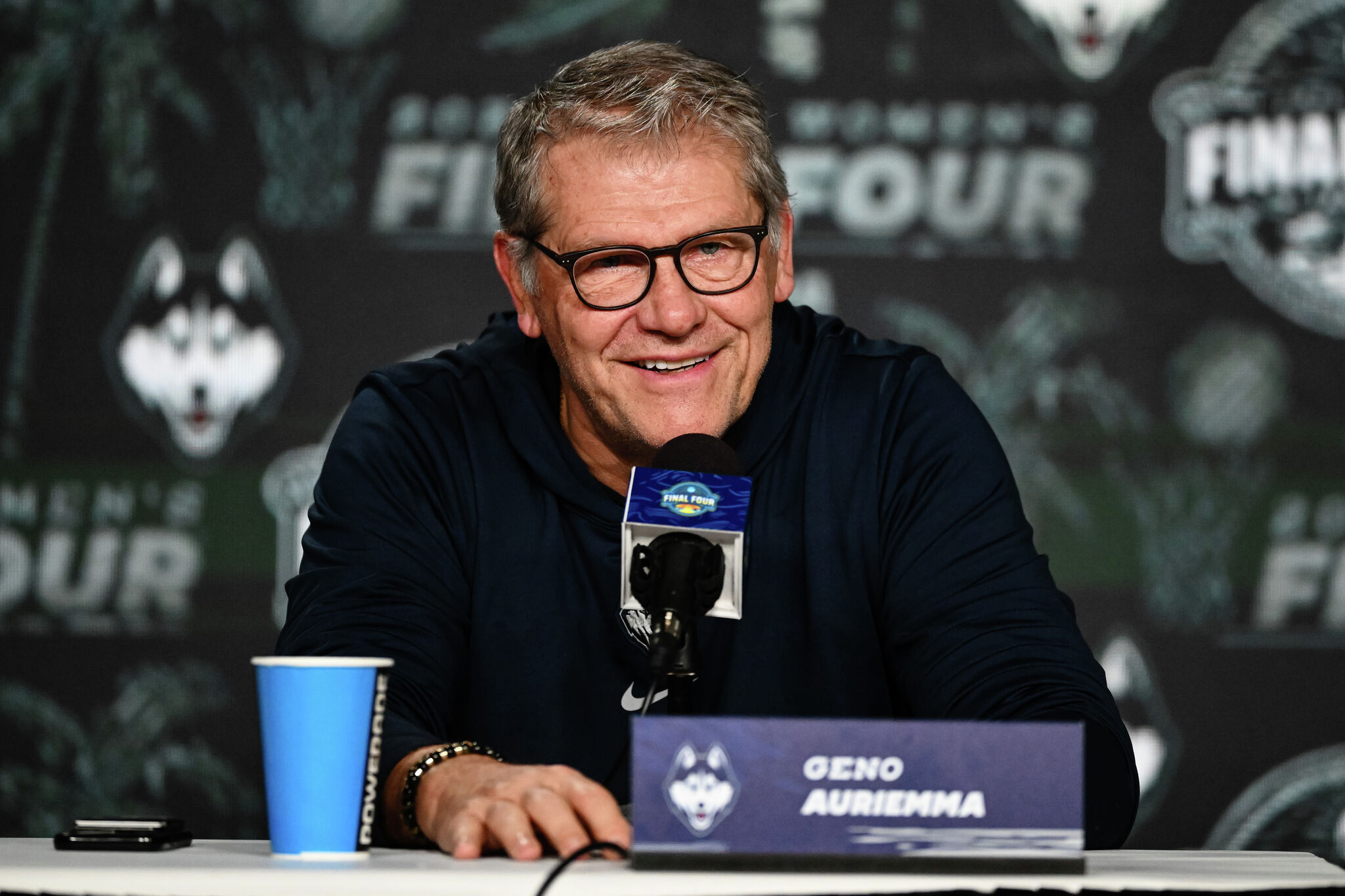 UConn's Geno Auriemma to hold charity golf tournament