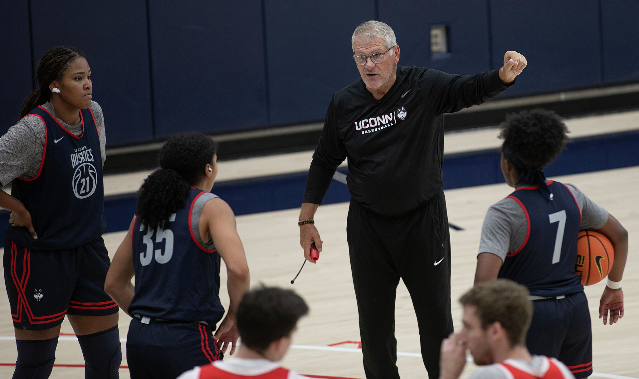 Mackenzie Maynard returns to WTNH as anchor, along with a new reporter