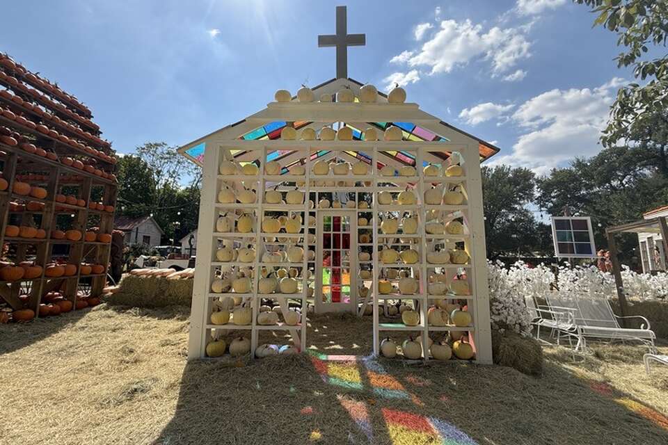 Gruene kicks off fall with first-ever pumpkin patch