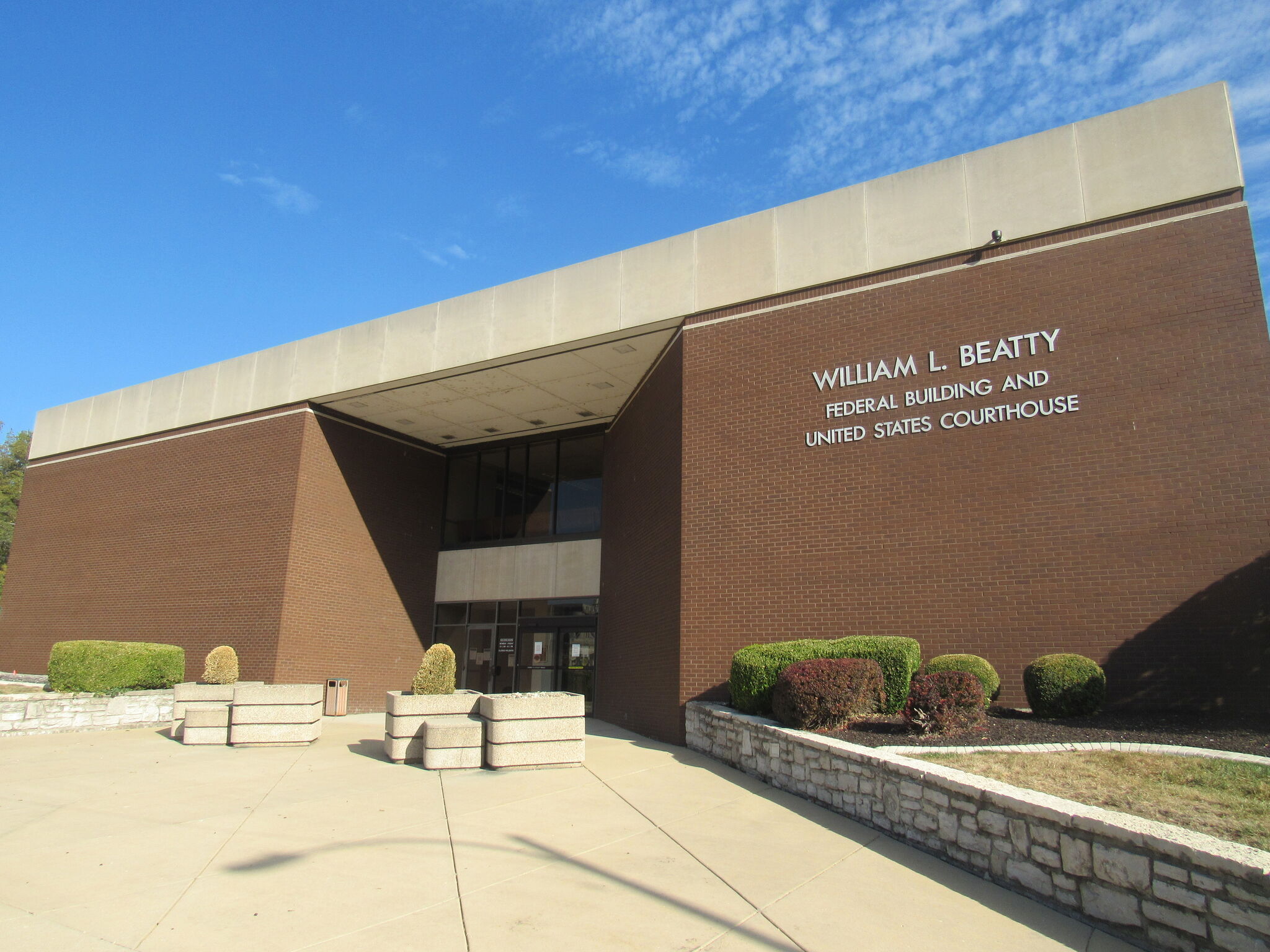 Alton federal building keeps many services during government shutdown
