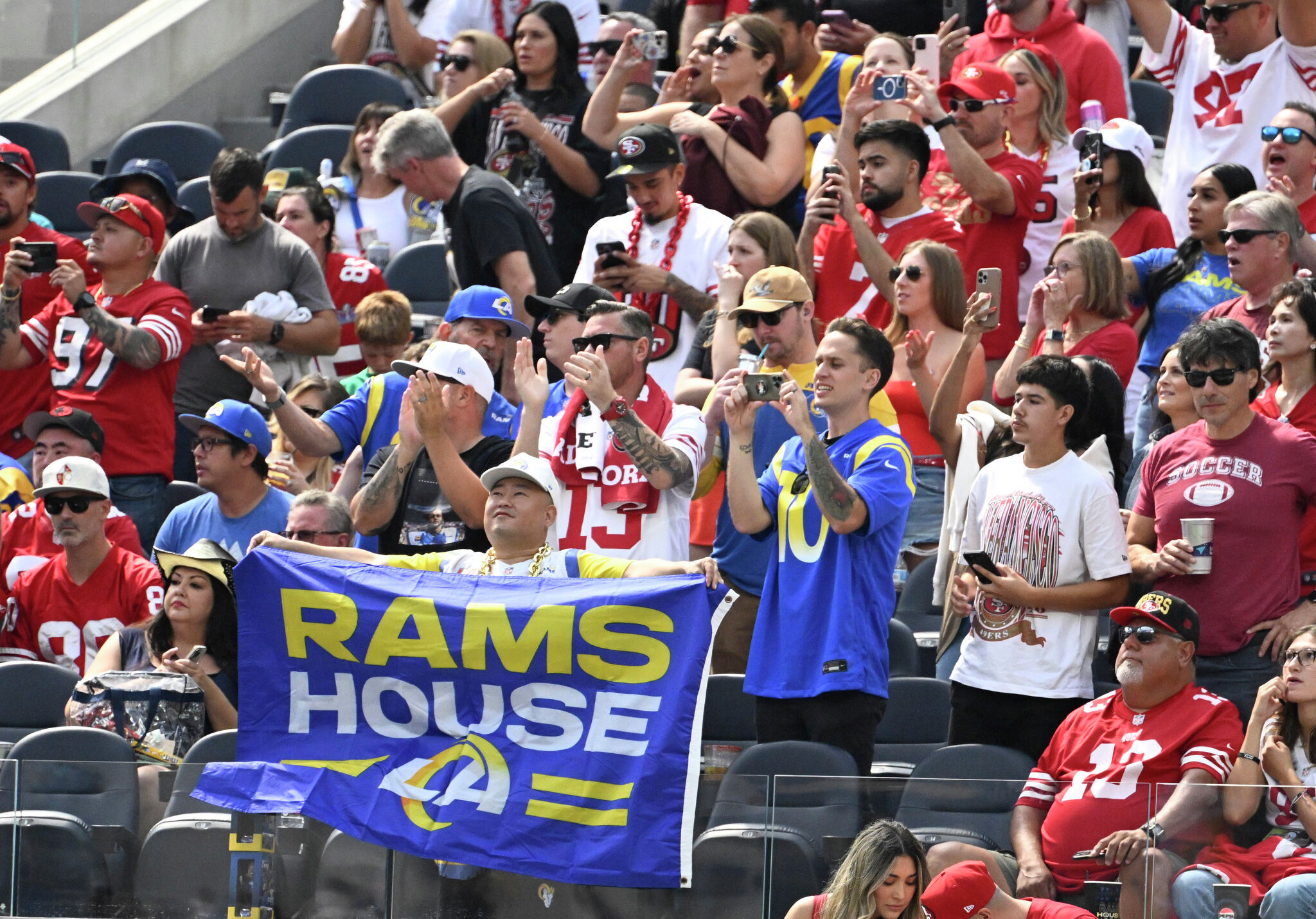 Rumors of fake crowd noise resurface ahead of 49ers-Rams in LA