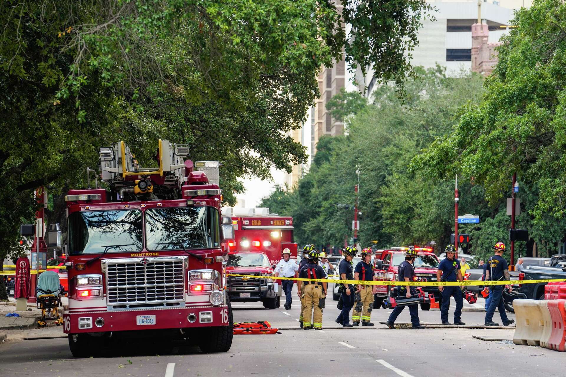 6 people injured in downtown Houston high-rise explosion