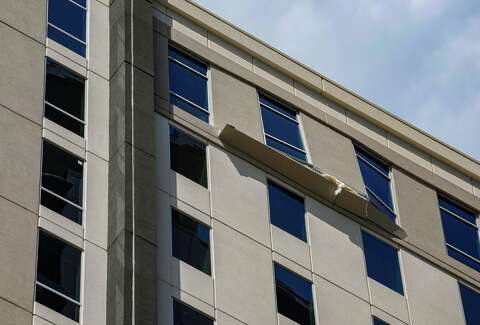 6 people injured in downtown Houston high-rise explosion