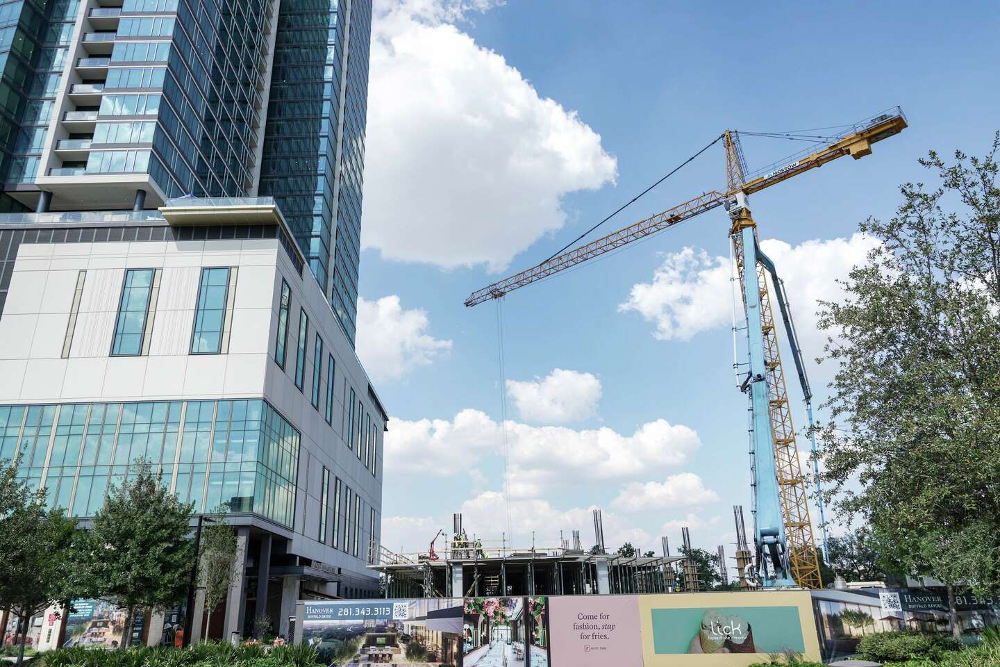 Hanover Buffalo Bayou apartment tower opens in Houston's Autry Park
