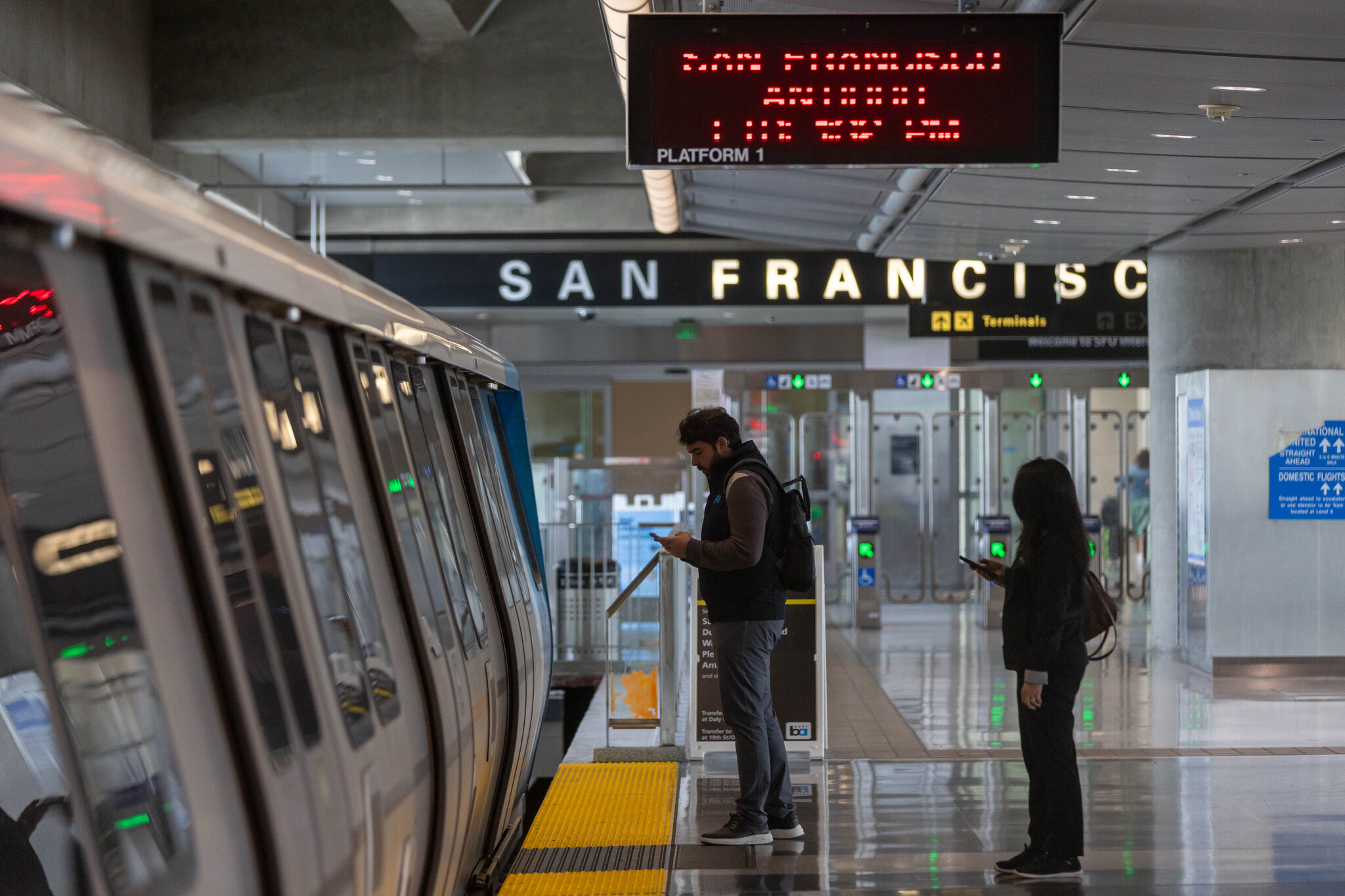 Major delays after BART service shut down in Transbay Tube