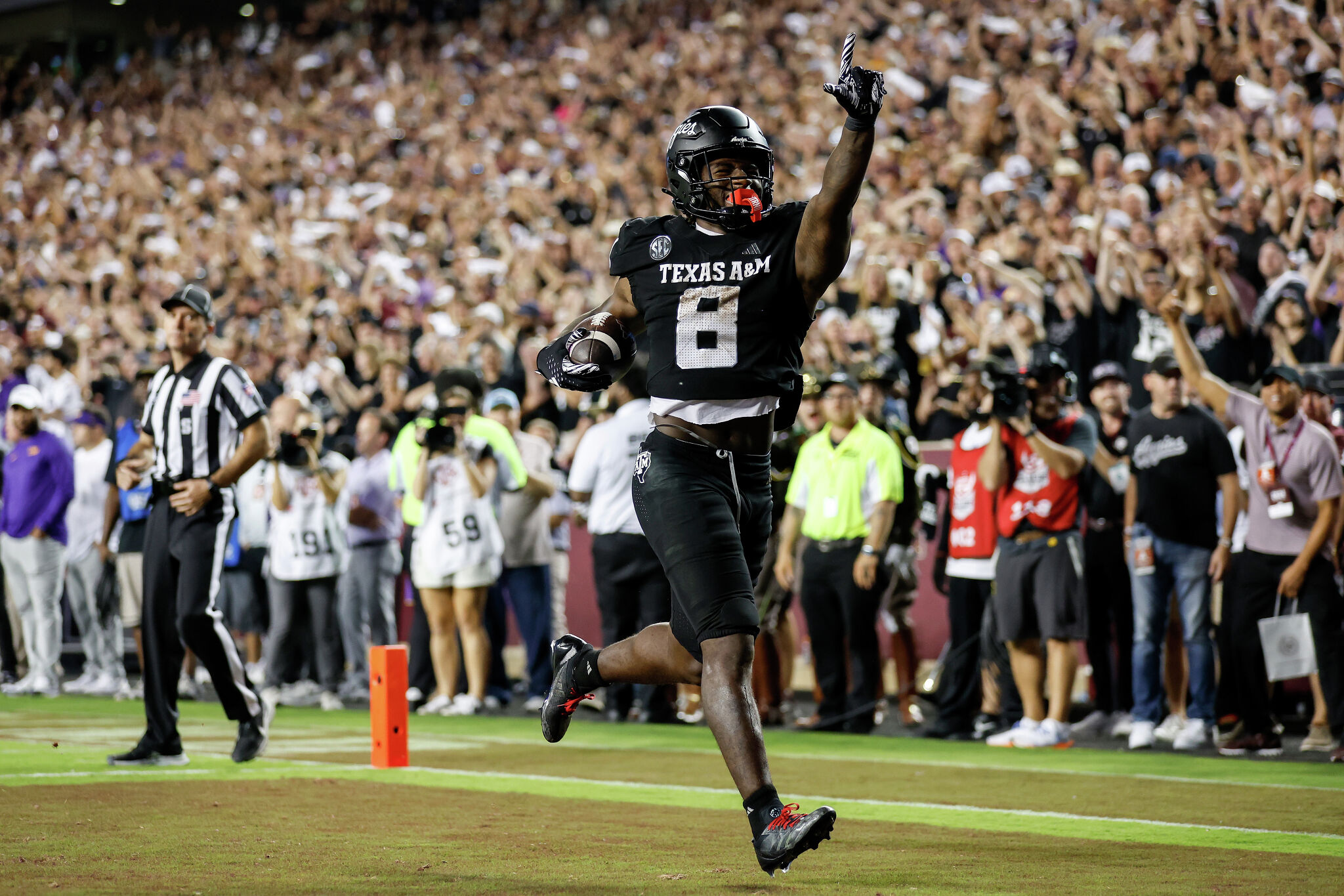 Texas A&M vs Florida football: Le'Veon Moss leaves game with injury