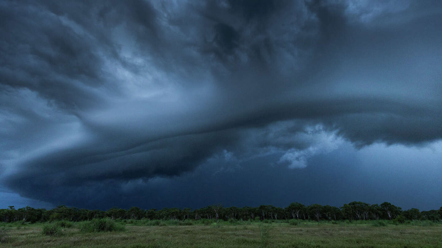 Cold front to Texas with storms, sharp temperature drop