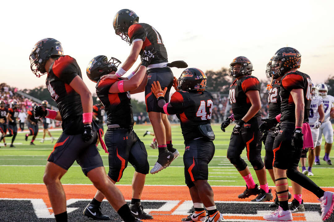 Connor Crisp sparks Medina Valley to victory over Laredo Johnson