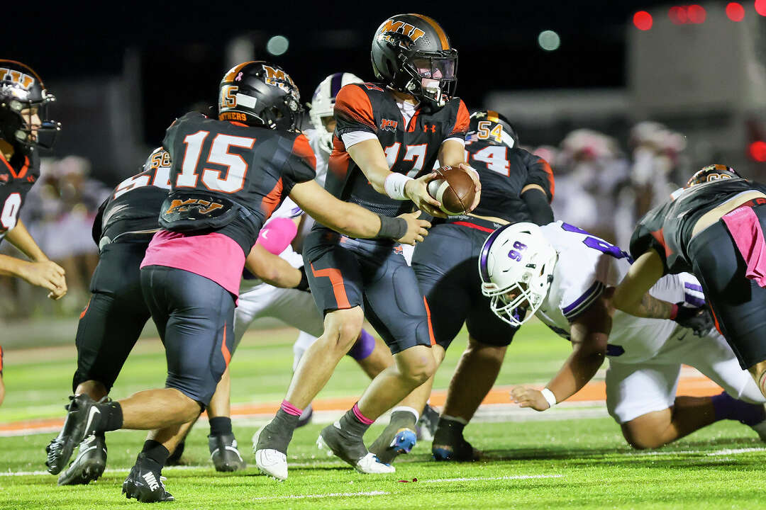 Medina Valley football on historic playoff run over Thanksgiving