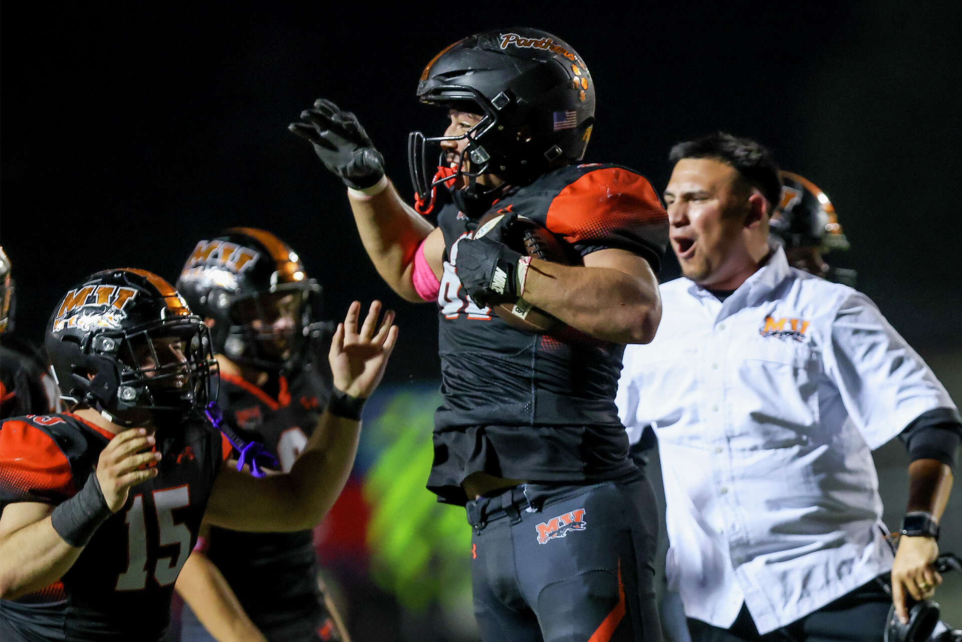 Medina Valley football on historic playoff run over Thanksgiving