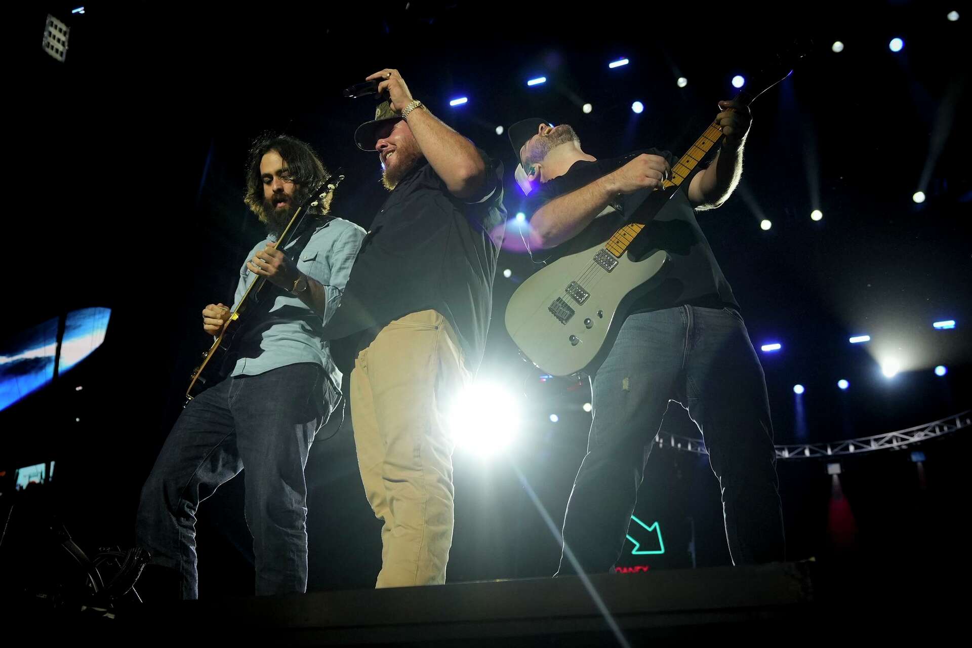 From 'Hurricane' to 'Fast Car,' Luke Combs shines at ACL Fest 2025
