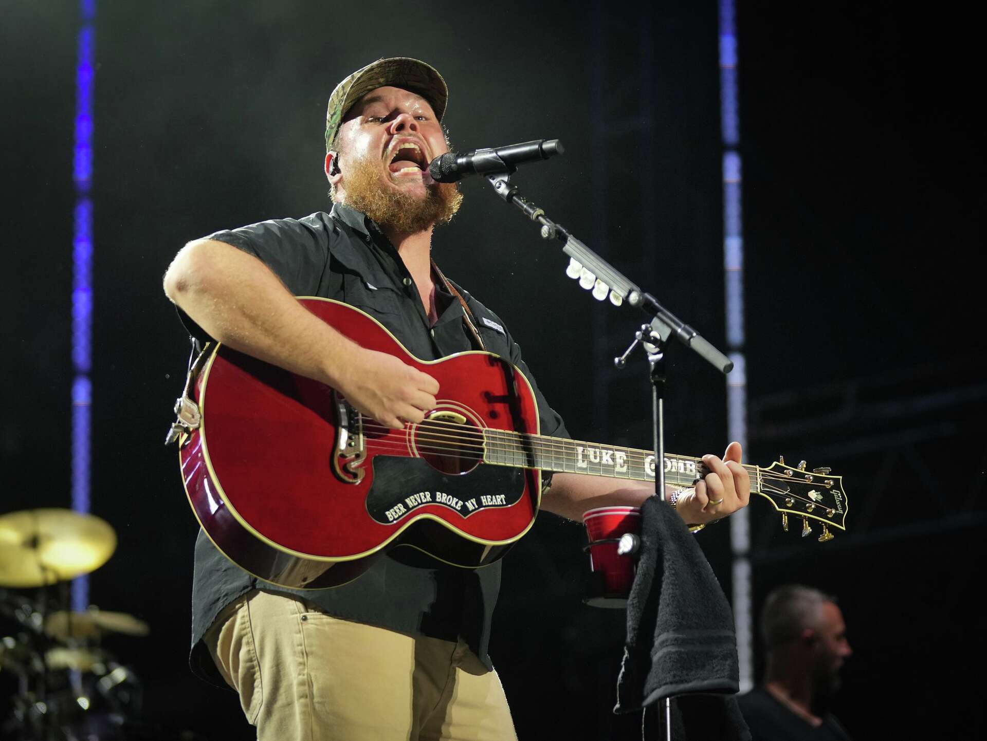 From 'Hurricane' to 'Fast Car,' Luke Combs shines at ACL Fest 2025