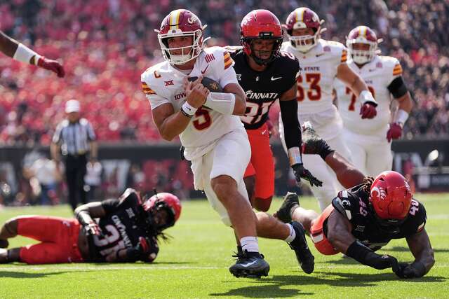 Cincinnati uses fast start to take down No. 14 Iowa State 38-30