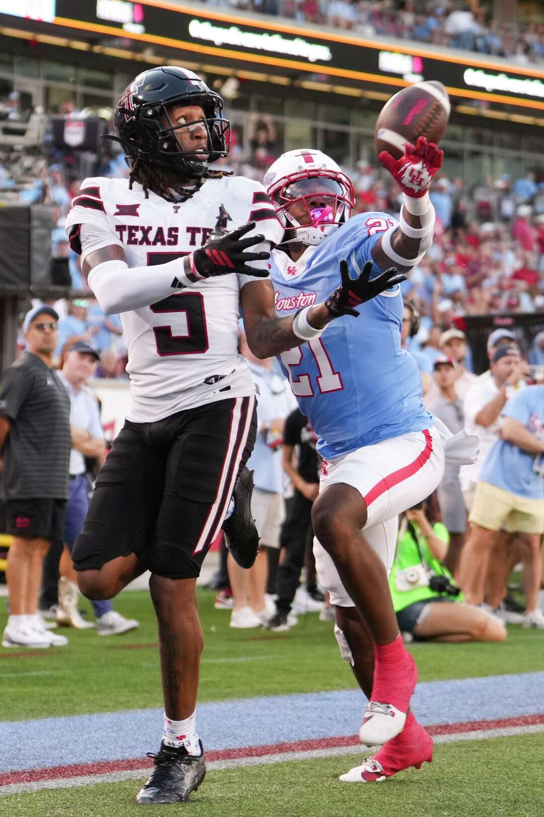 No. 11 Texas Tech cruises past Houston in matchup of unbeatens
