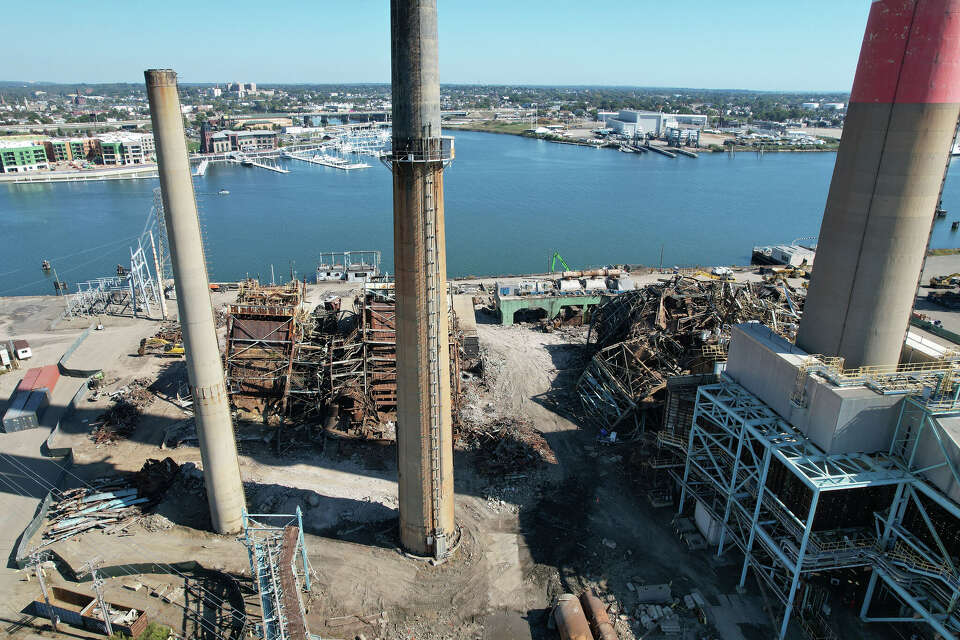 Bridgeport petition seeks to save iconic smokestack from demolition