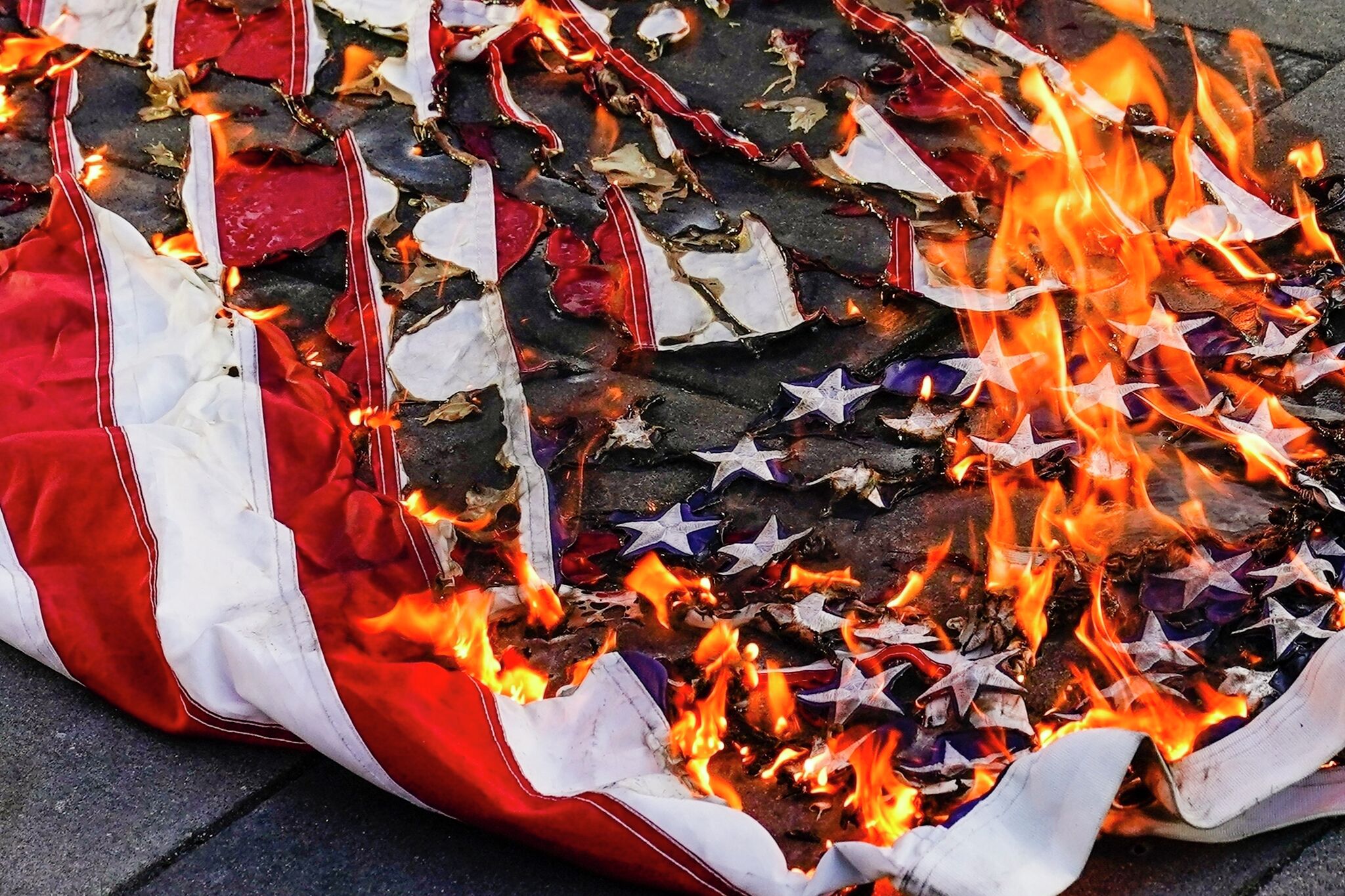 Susan Campbell (opinion): Refresher course in flag etiquette for Trump