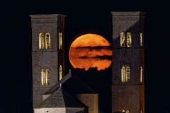 When is the next Harvest Moon 2025? October full moon peaks Monday