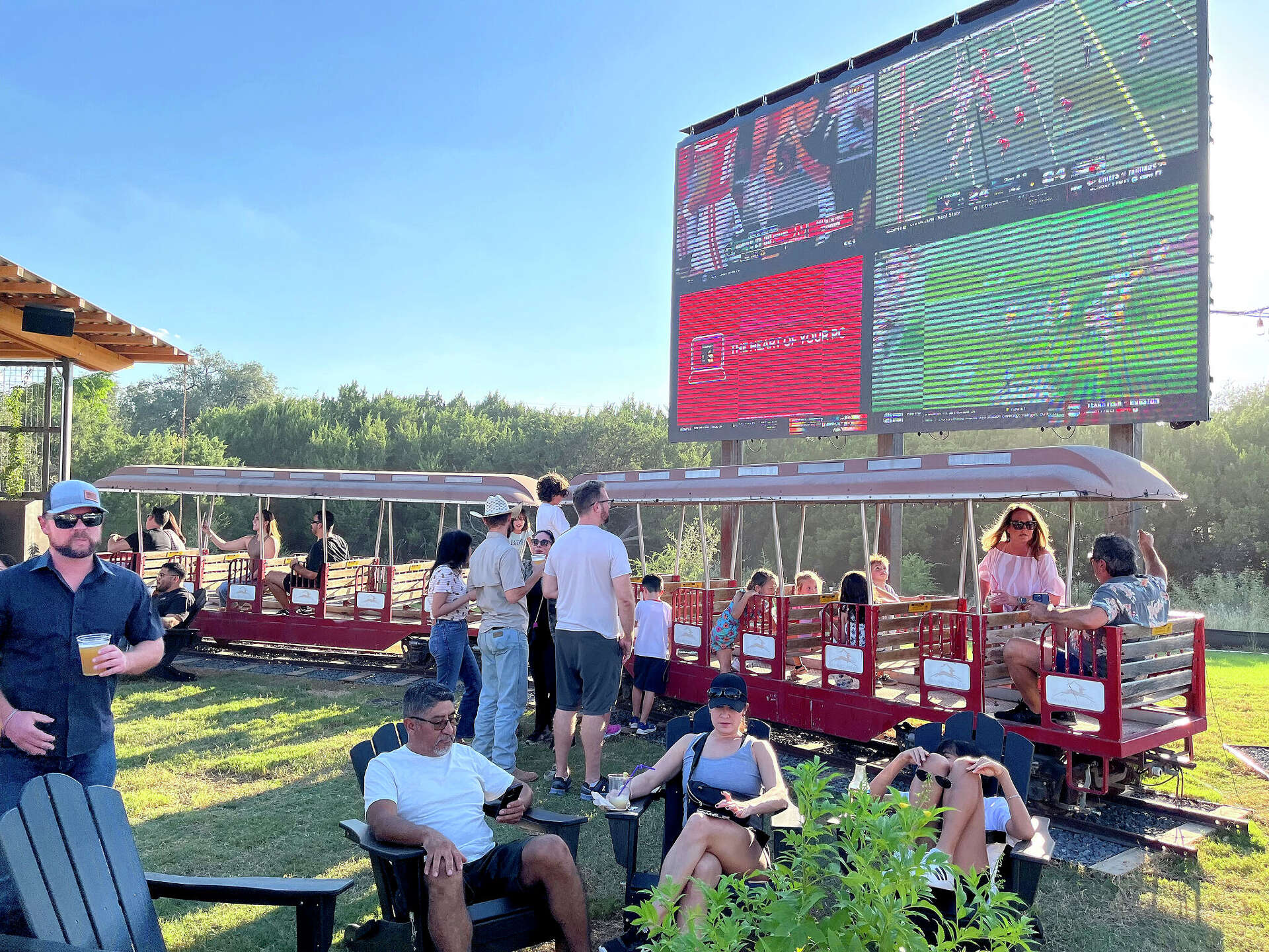 Elsewhere Too opens, bringing crowd for Ferris wheel