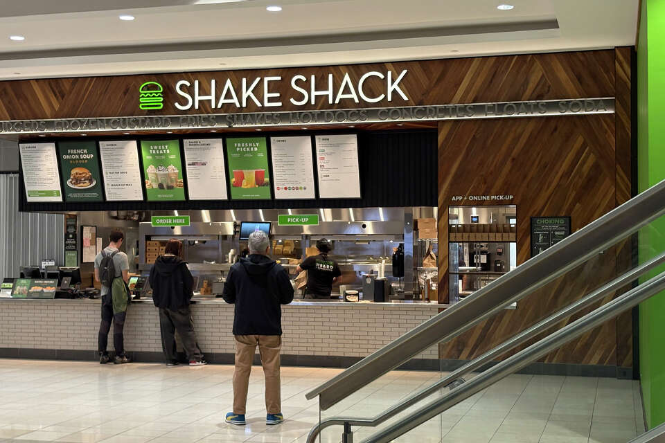 With Shake Shack exit, SF's most troubled mall is down to 1 restaurant