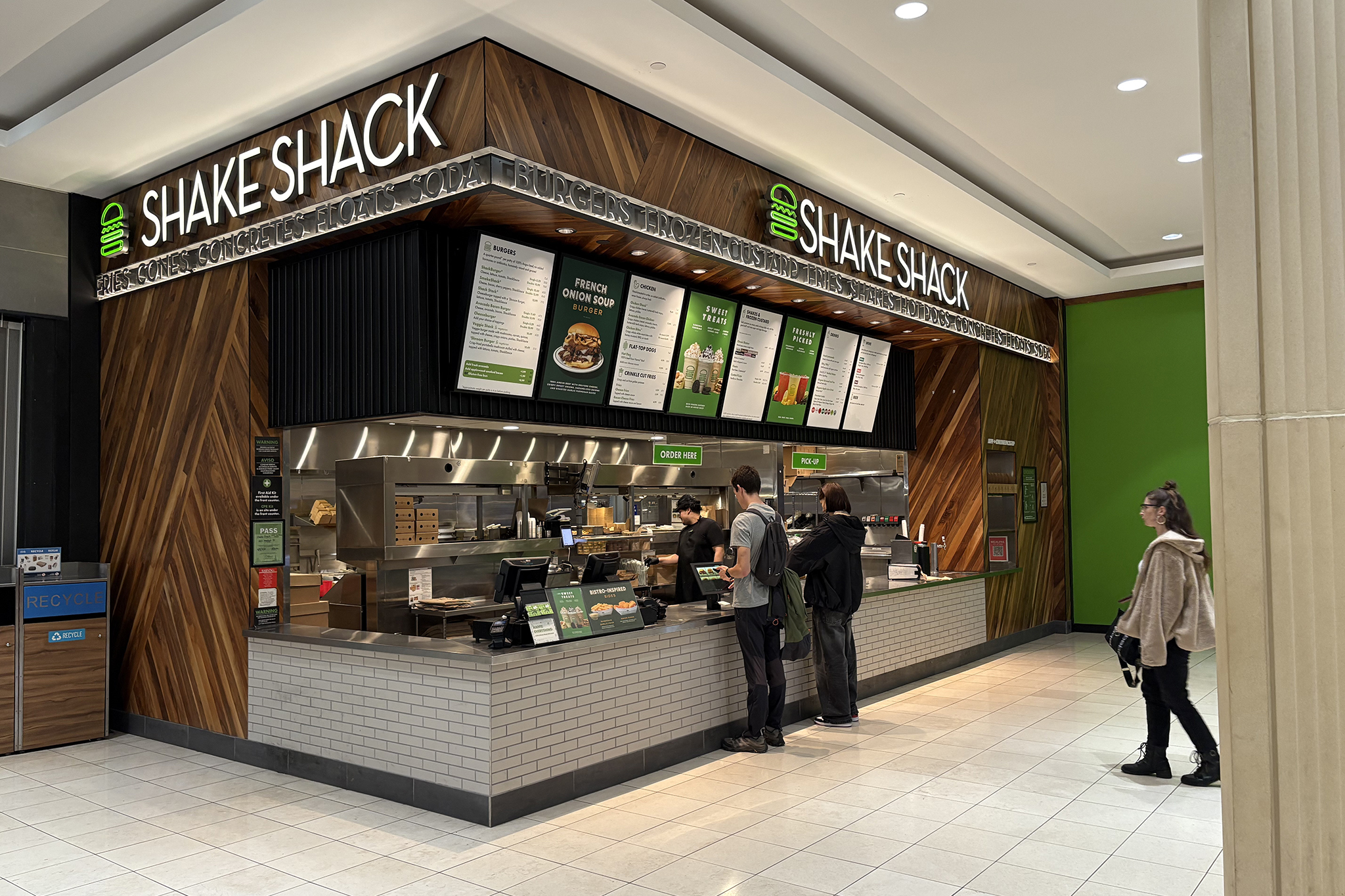 With Shake Shack exit, SF's most troubled mall is down to 1 restaurant