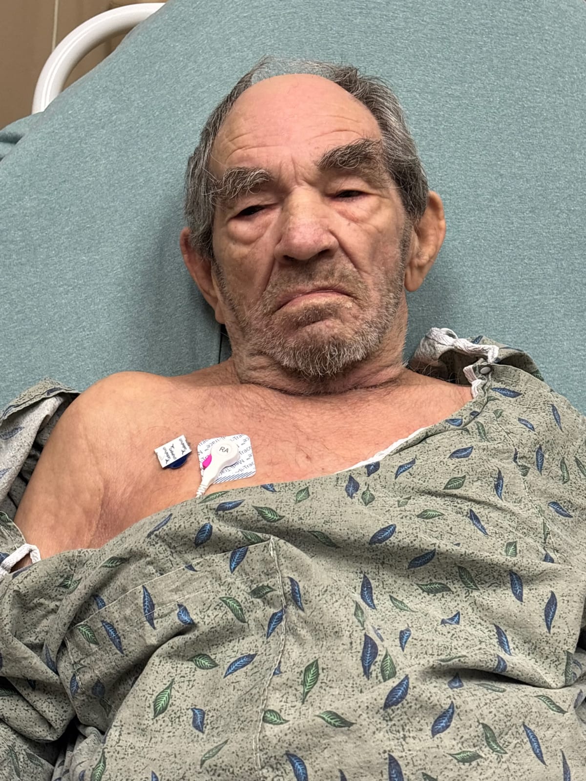 Police aim to identify elderly man unable to speak dropped at hospital