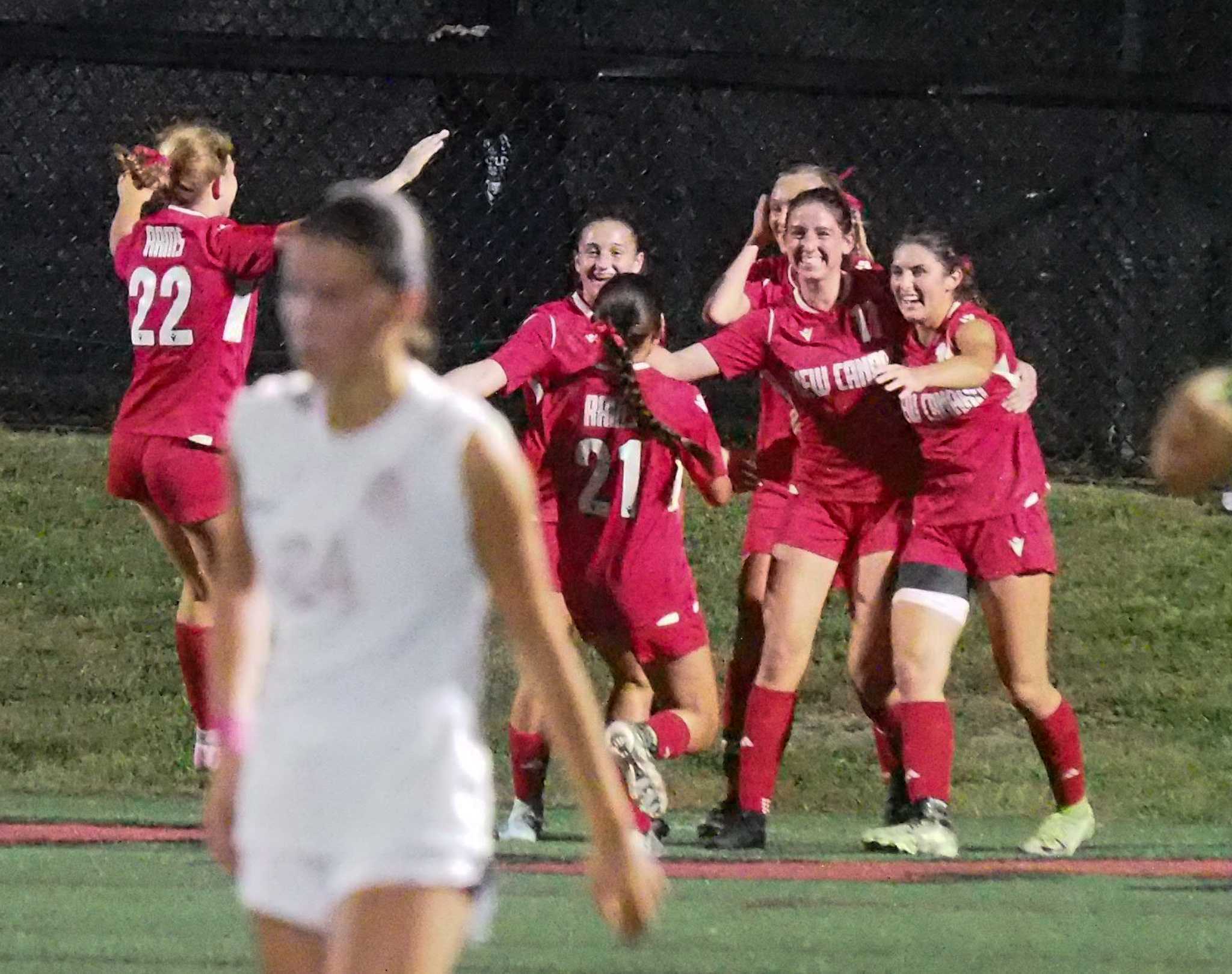 No. 4 New Canaan girls soccer team shuts out No. 1 St. Joseph