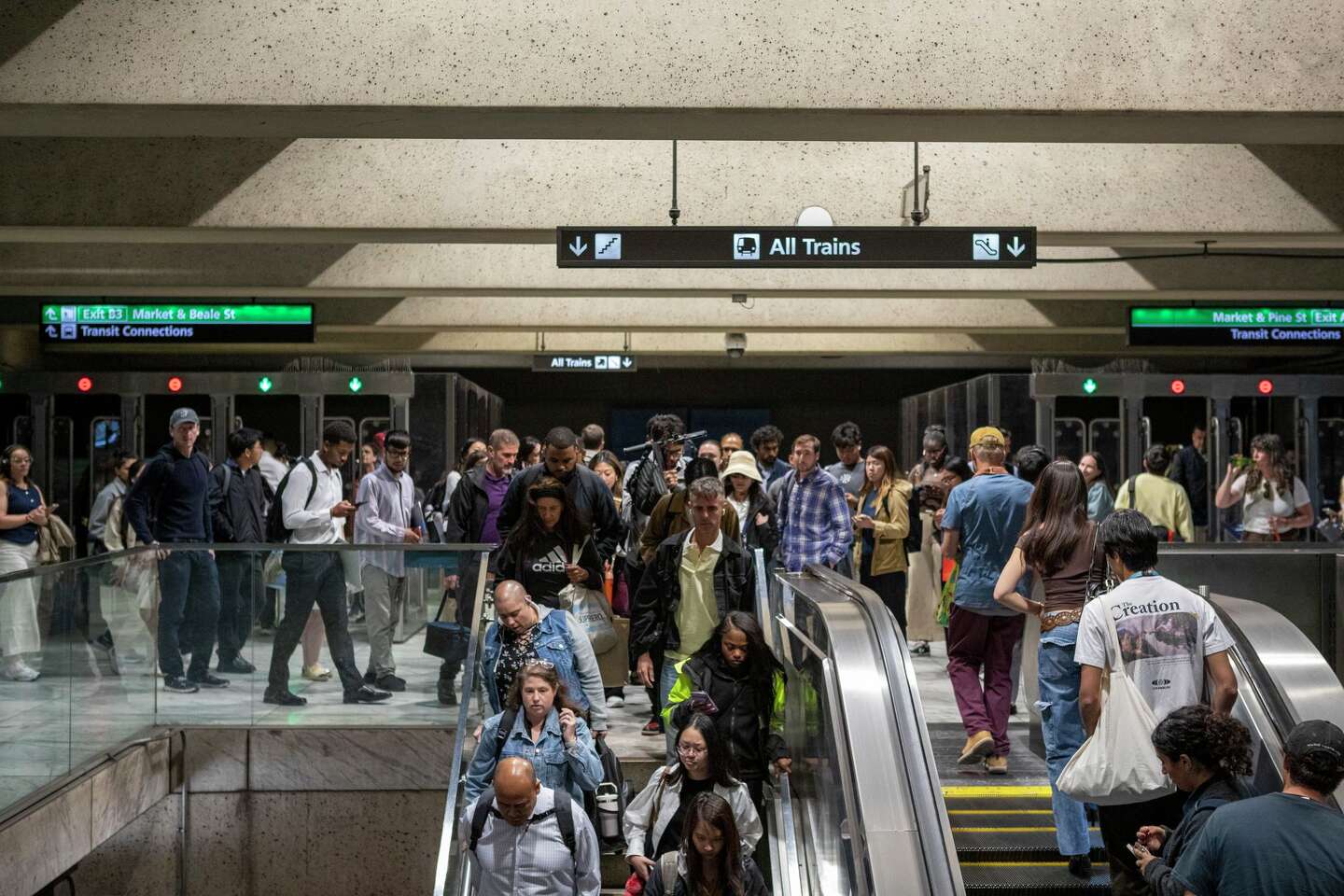 S.F. BART station fills with smoke during rush hour commute