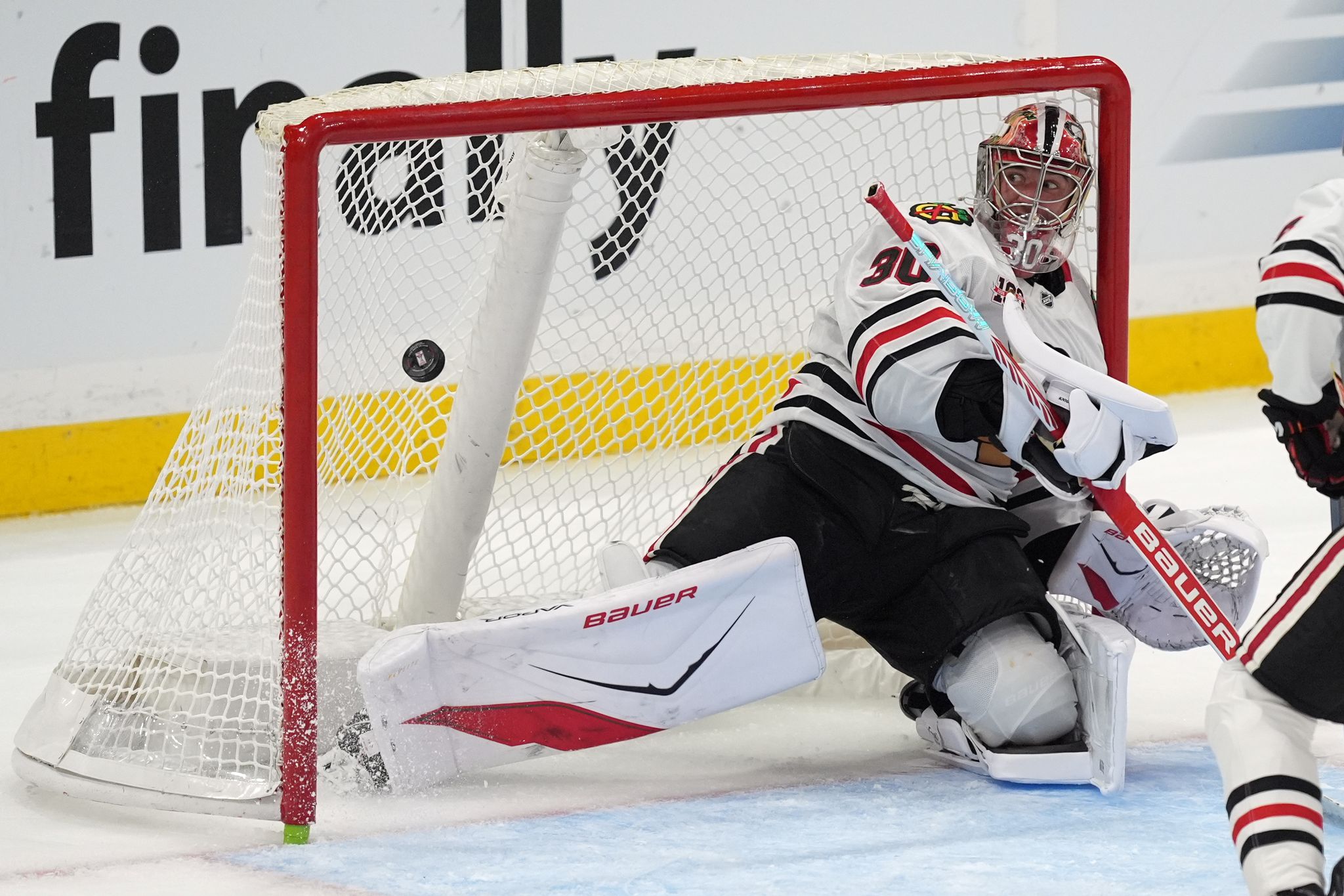 Panthers fans cheer for former goalie Spencer Knight in season opener