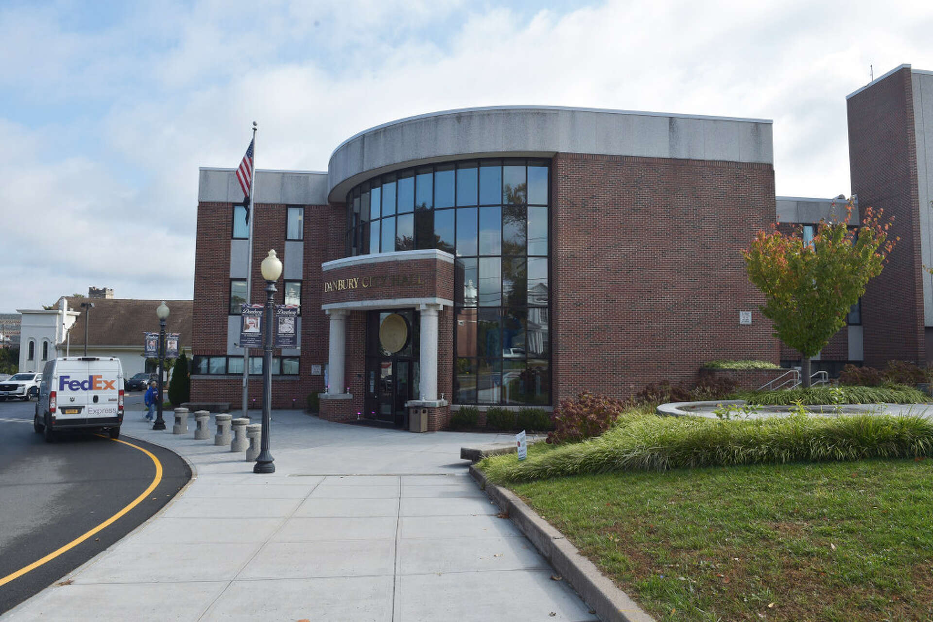 Danbury Mayor Alves in reelection battle with Councilman Buzaid