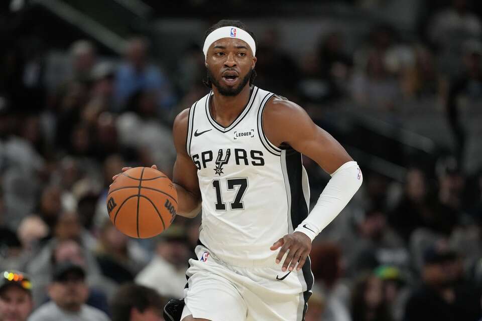 San Antonio Spurs' opening-night roster set