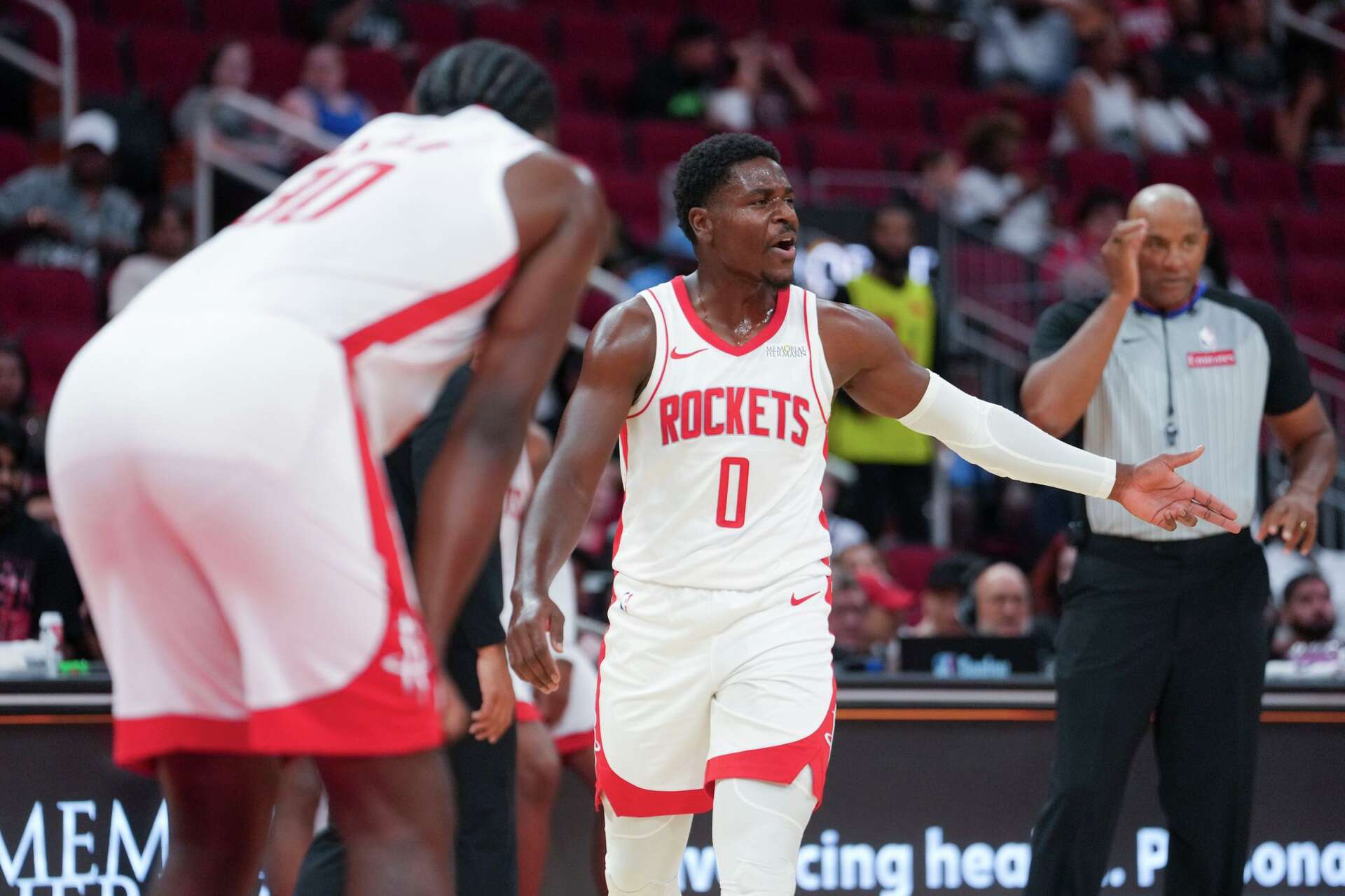 Rockets' Aaron Holiday making most of minutes after Tari Eason injury