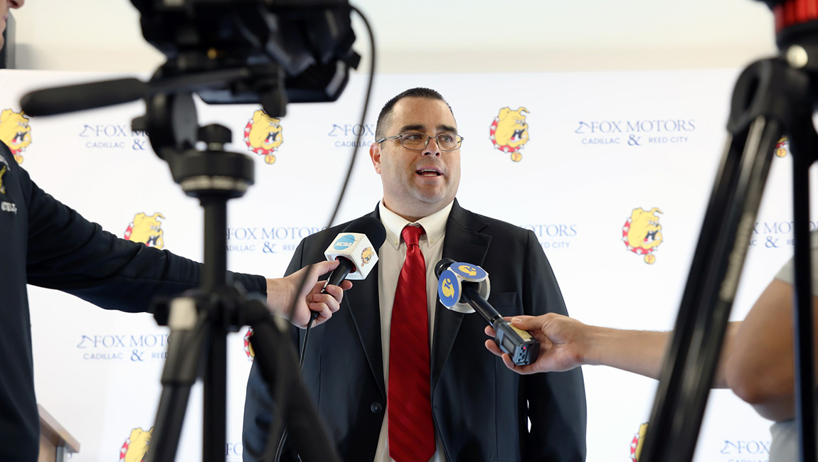 Ferris State not commenting on explosive story on Pietrack's past