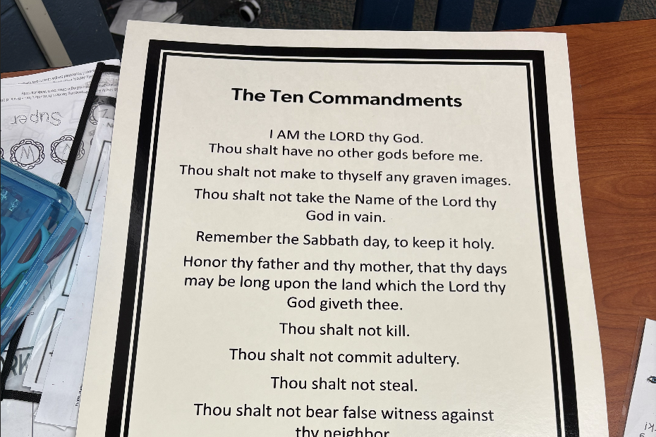Texas schools ordered to strip Ten Commandments posters