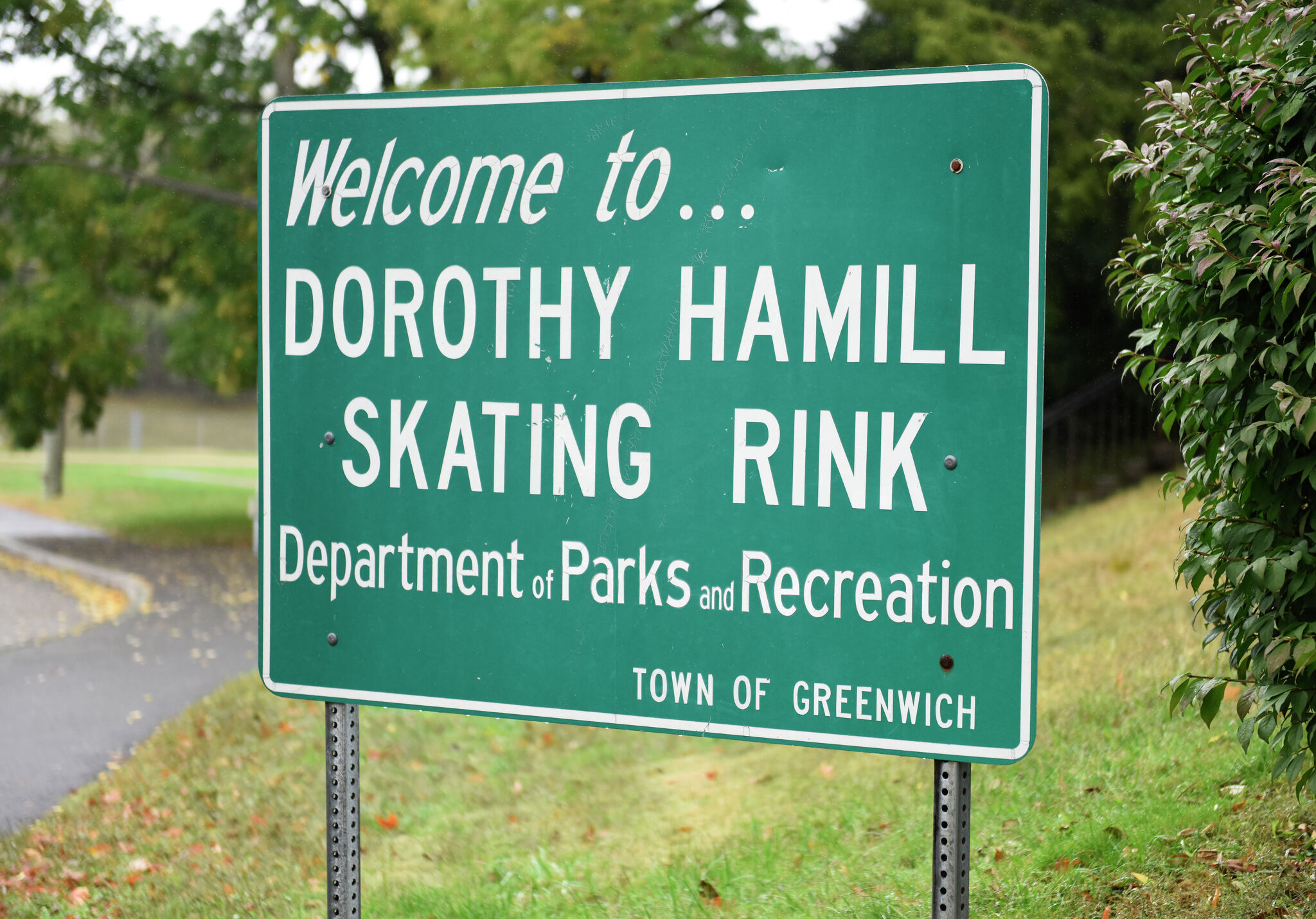 Greenwich ice rink task force backs 'flip' plan for Merlot Park