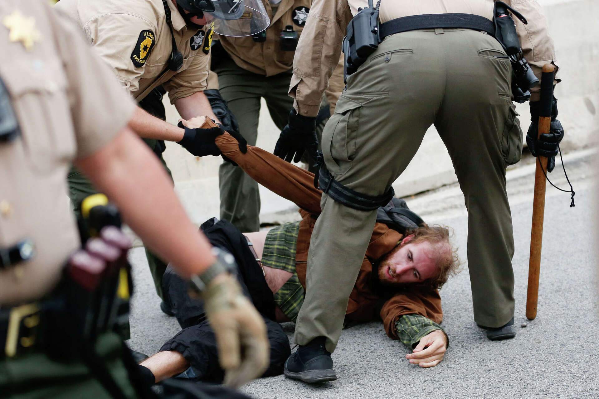 Chicago federal judge temporarily blocks Texas Guard deployment