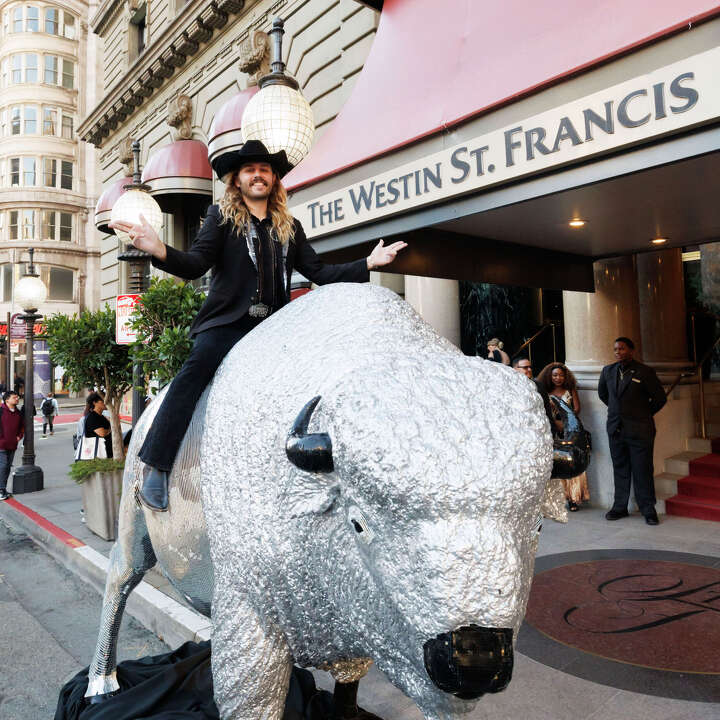 Celebrities flock to SF for opening of Warrior' Steph Curry's new bar