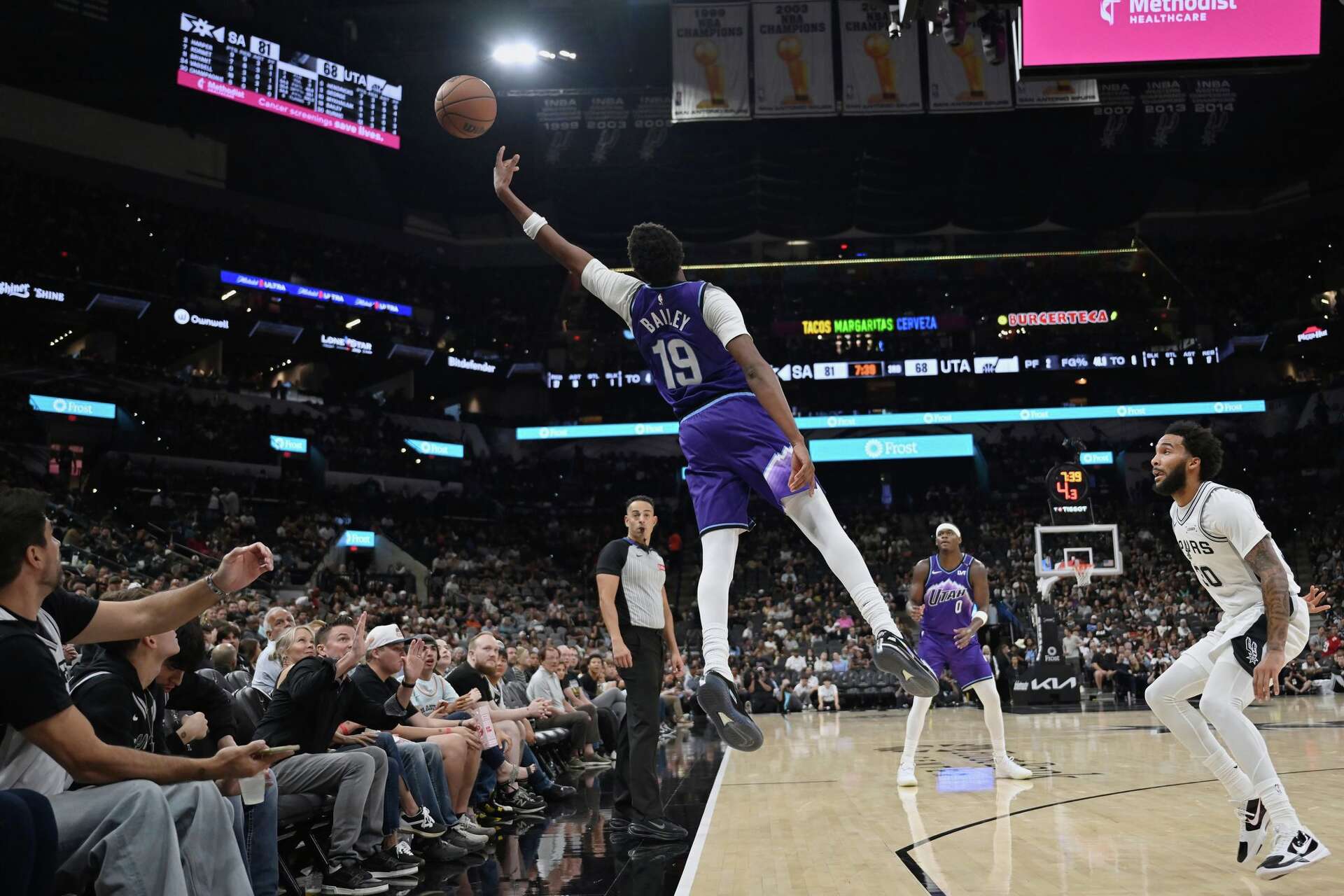 Jones Garcia carried Spurs late vs. Jazz, but Harper's debut the show