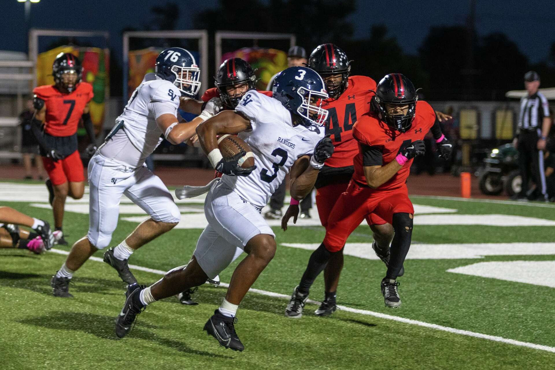Smithson Valley football rolls over Wagner to continue dominant start